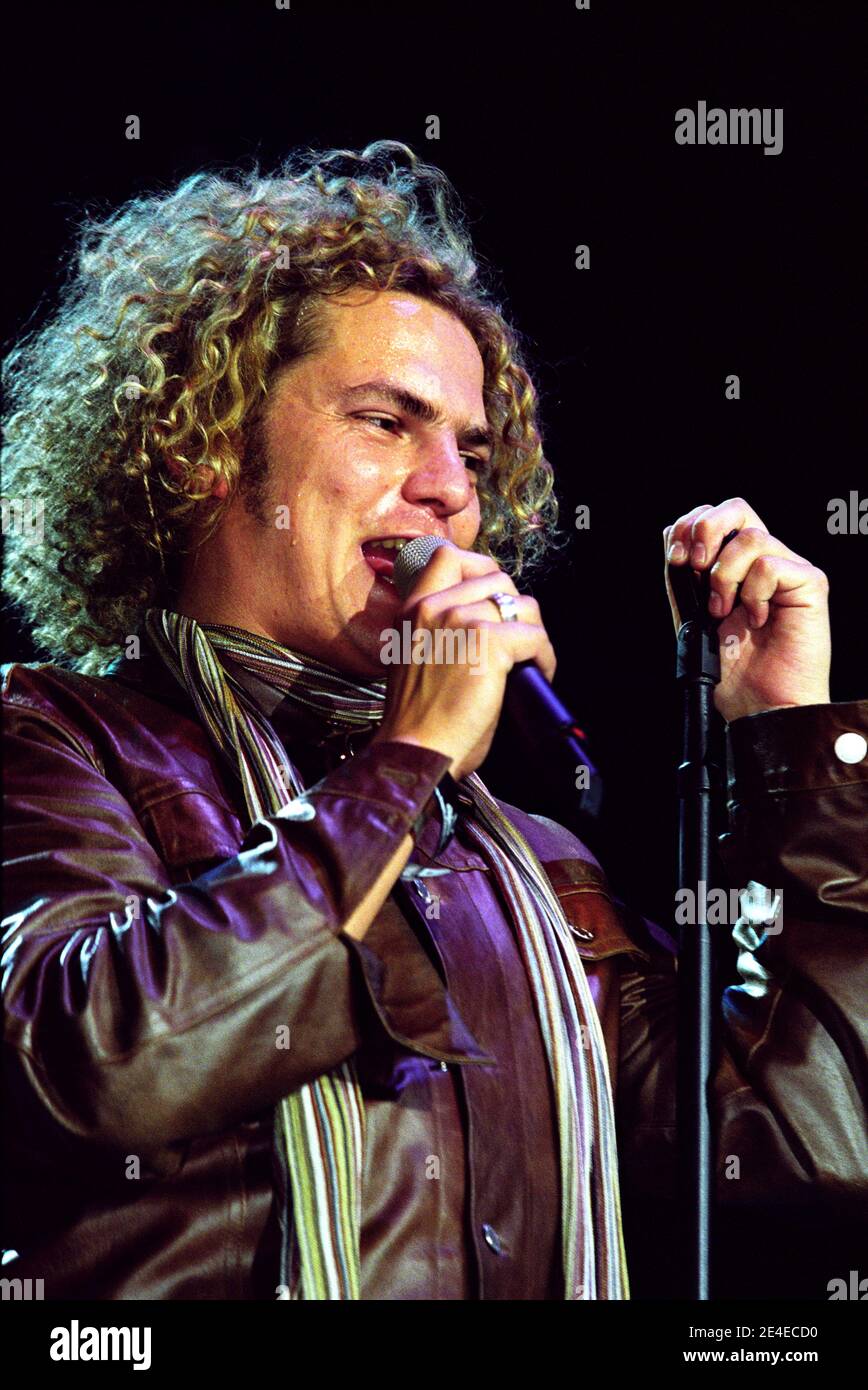 Joseph washbourn toploader singer High Resolution Stock Photography and ...