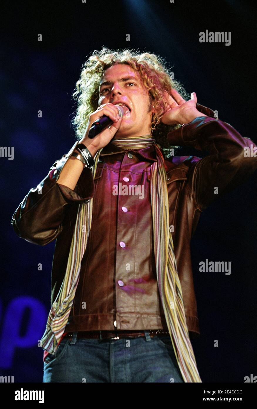 Joseph washbourn toploader singer hi-res stock photography and images ...