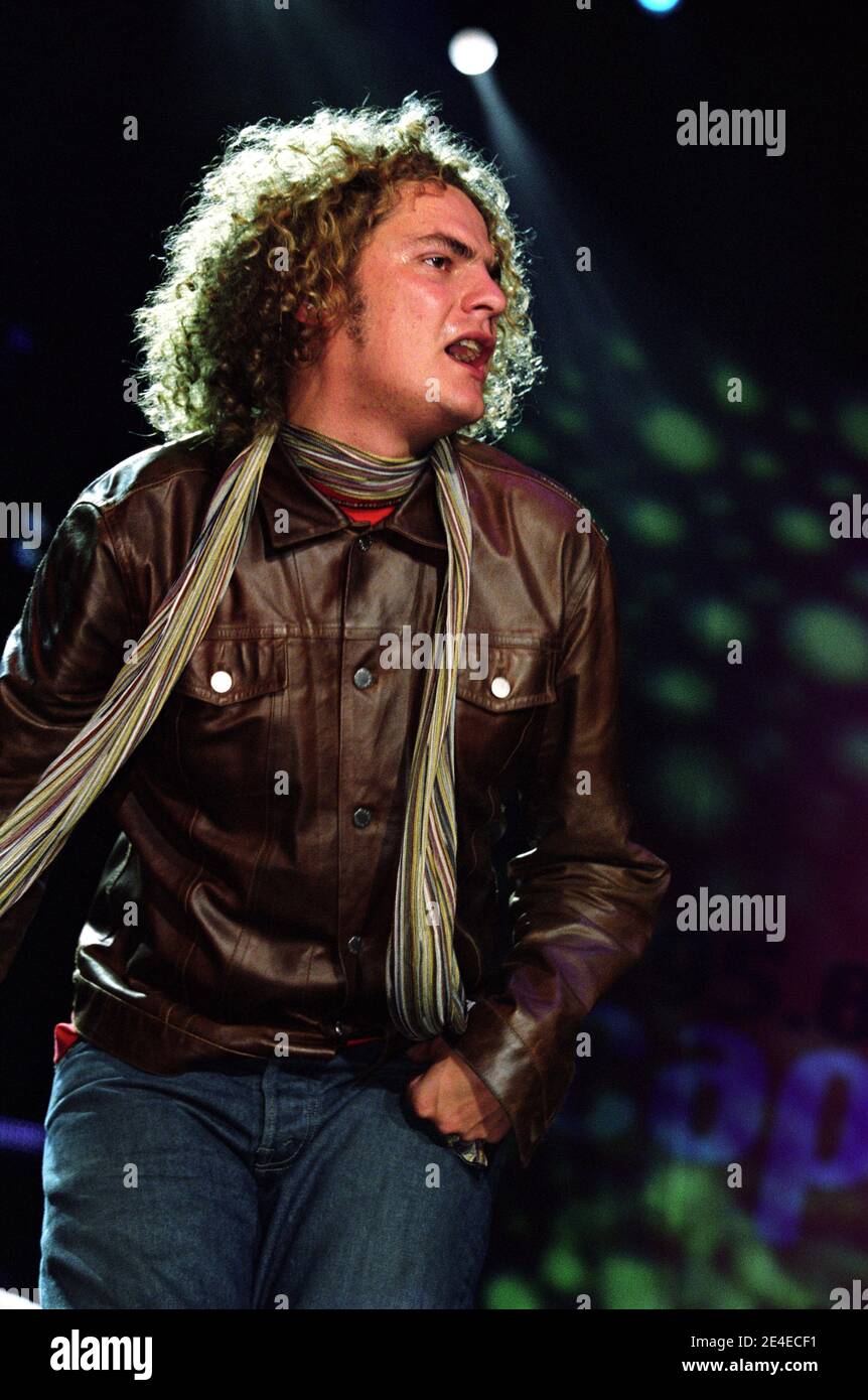 Joseph washbourn toploader singer hi-res stock photography and images ...