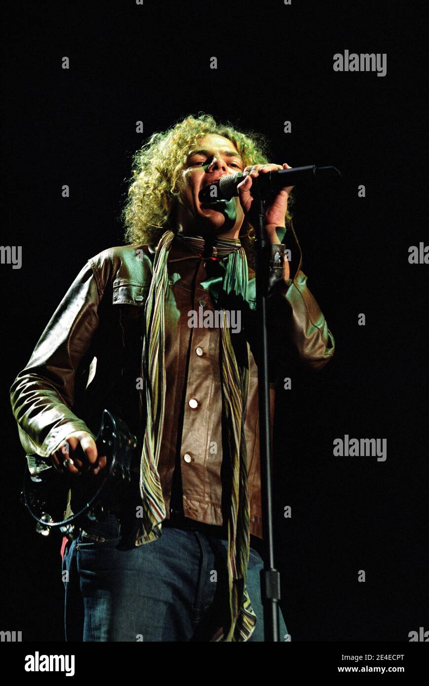 Joseph washbourn toploader singer hi-res stock photography and images ...