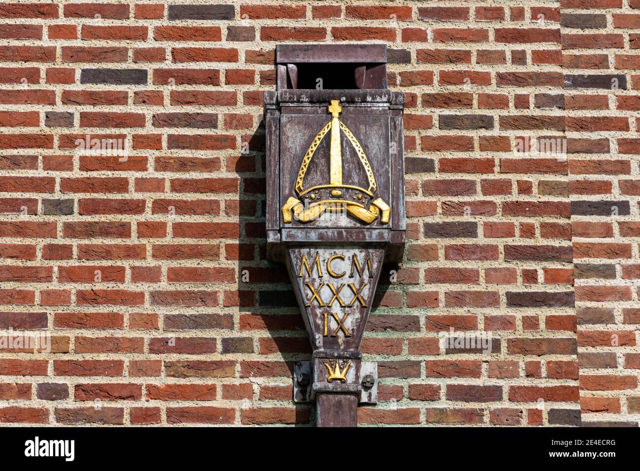 Ornate gutter hi-res stock photography and images - Alamy