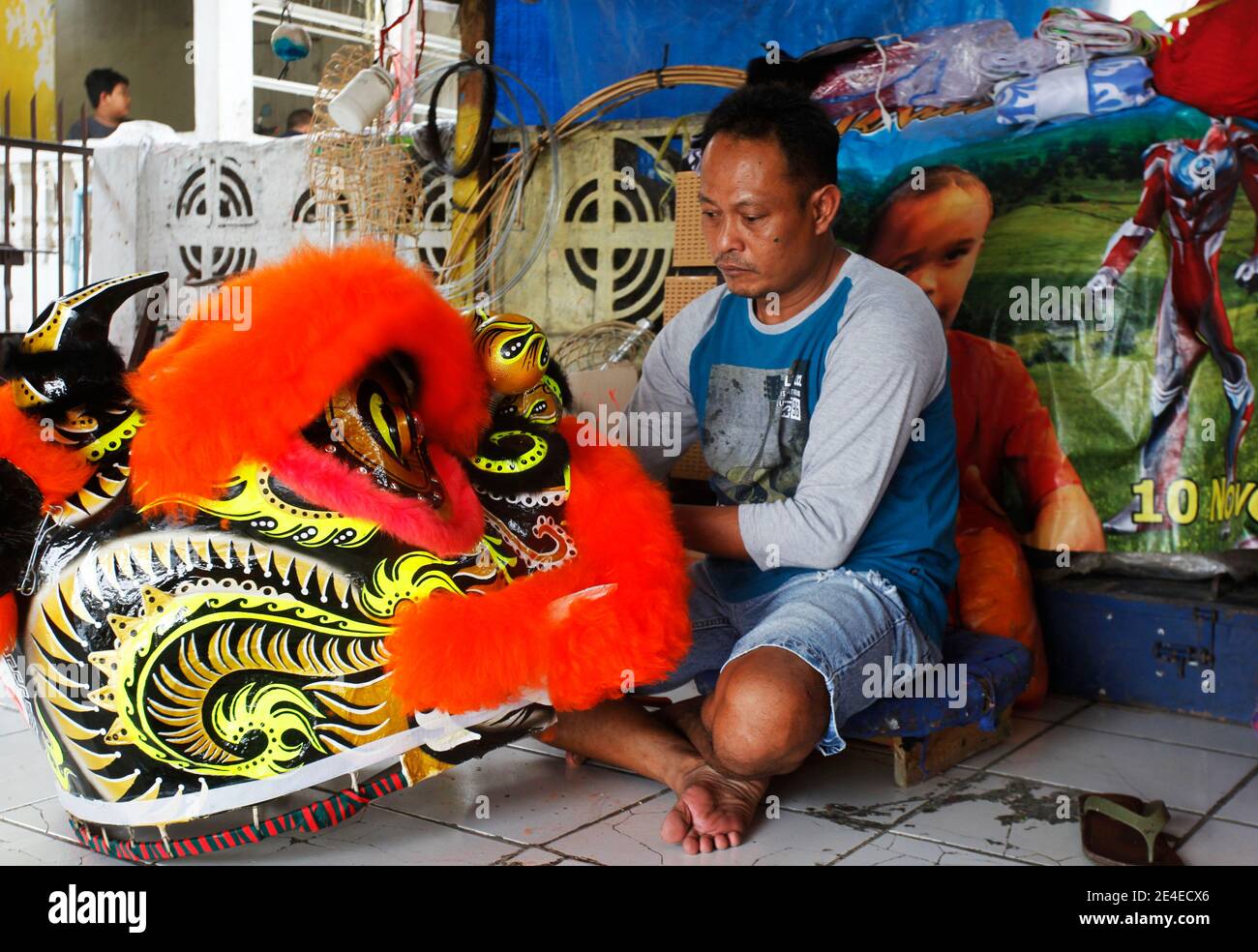Dragon liong dance hi-res stock photography and images - Alamy