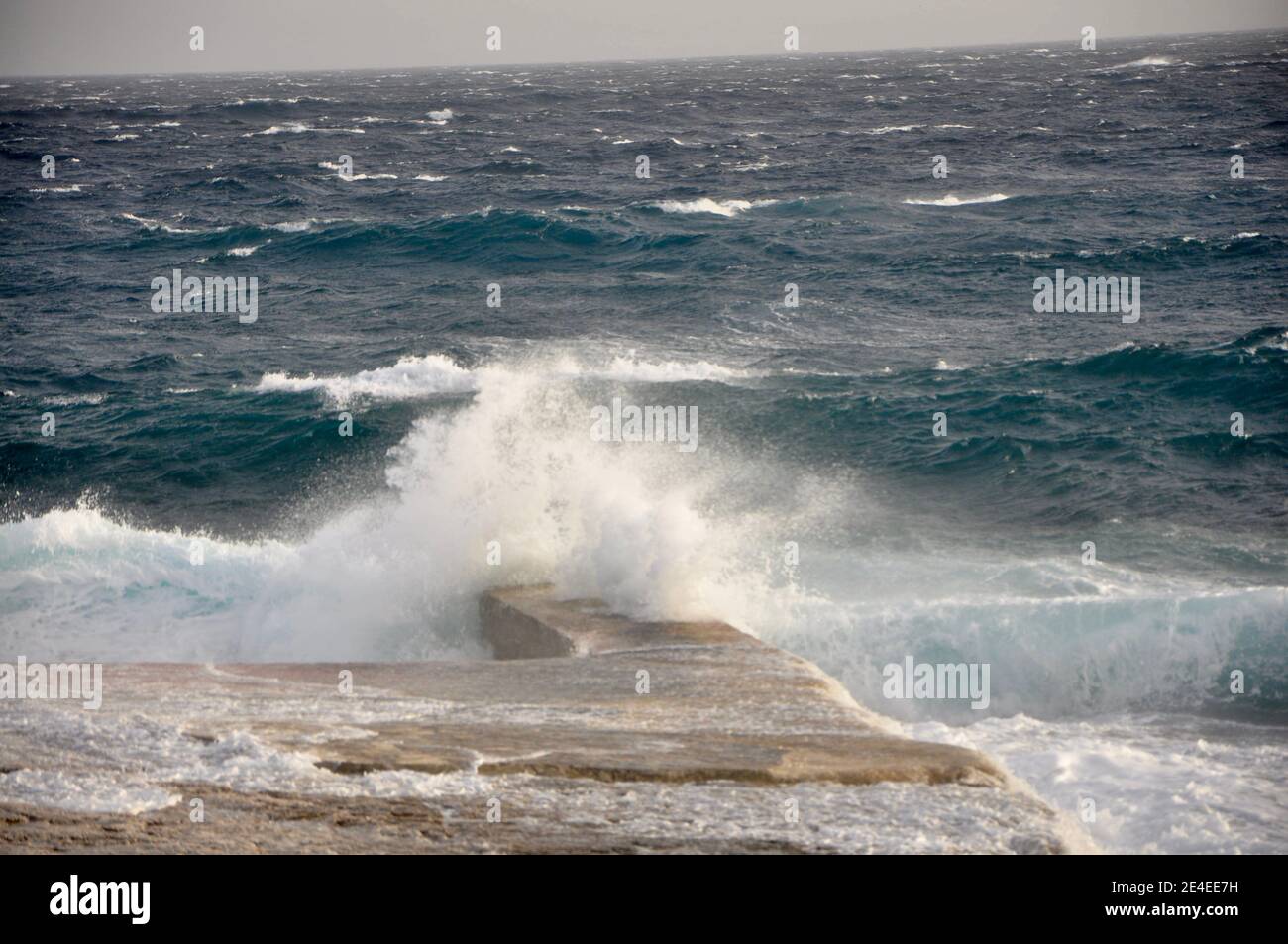Splashing seawater splash hi-res stock photography and images - Alamy