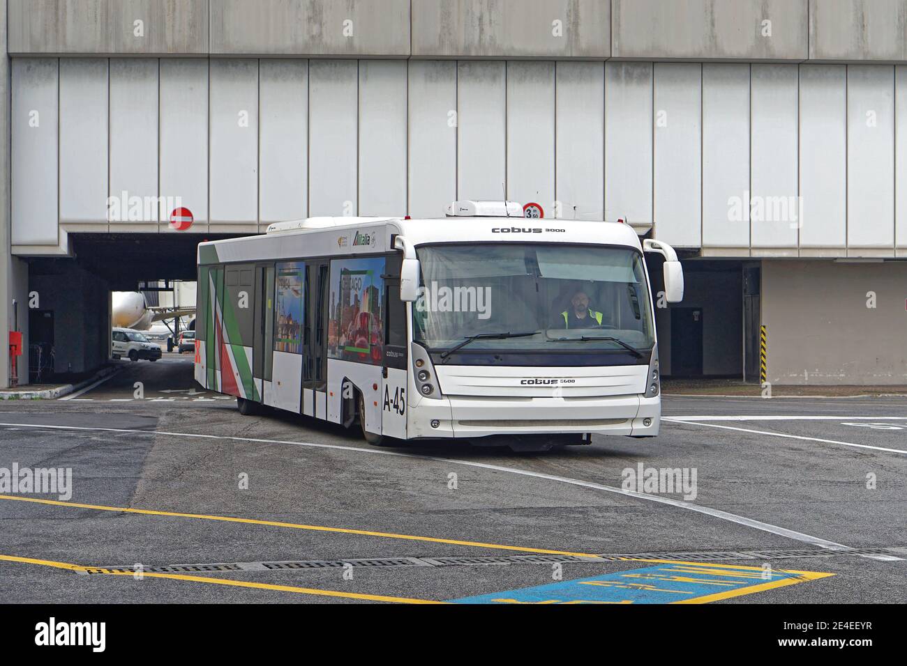 Coach bus italy hi-res stock photography and images - Alamy