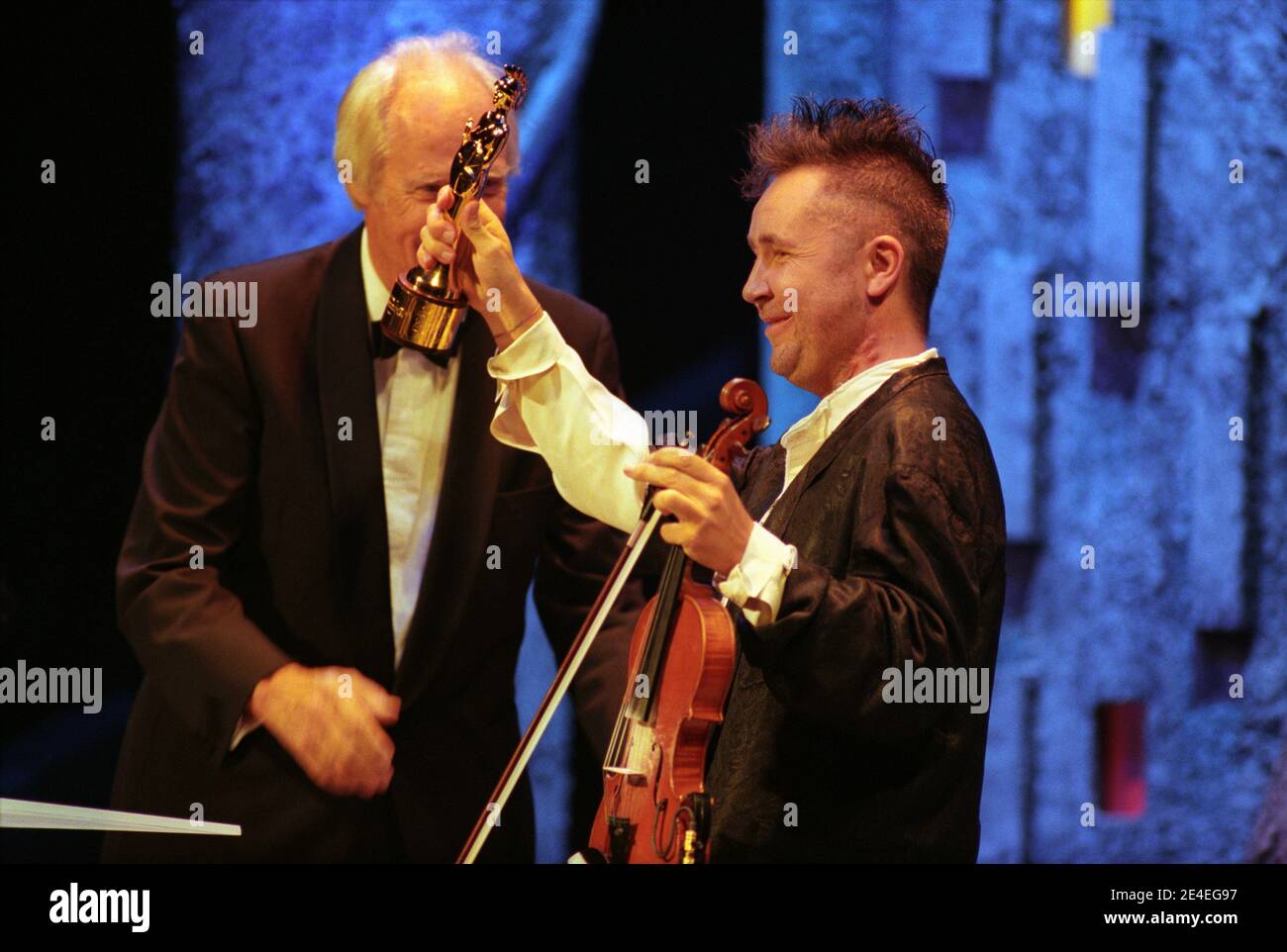 English violinist nigel kennedy hi-res stock photography and images - Alamy