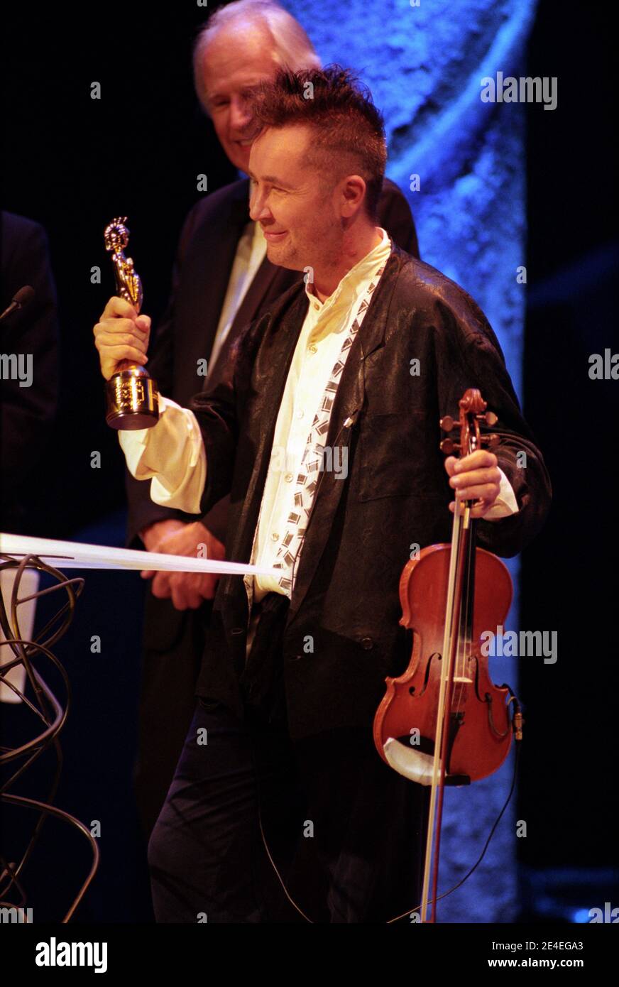 English violinist nigel kennedy hi-res stock photography and images - Alamy