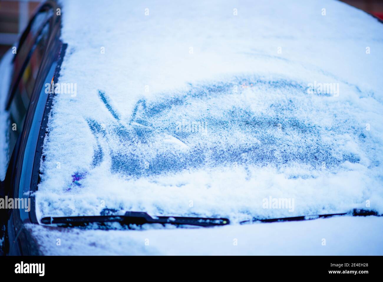 snowy car windshield outdoors in the city in winter Stock Photo - Alamy