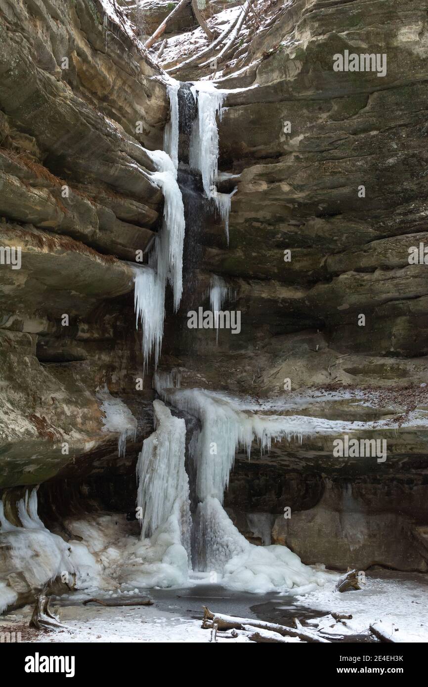 St. Louis Canyon on a snowy Winter morning. Starved Rock State Park ...