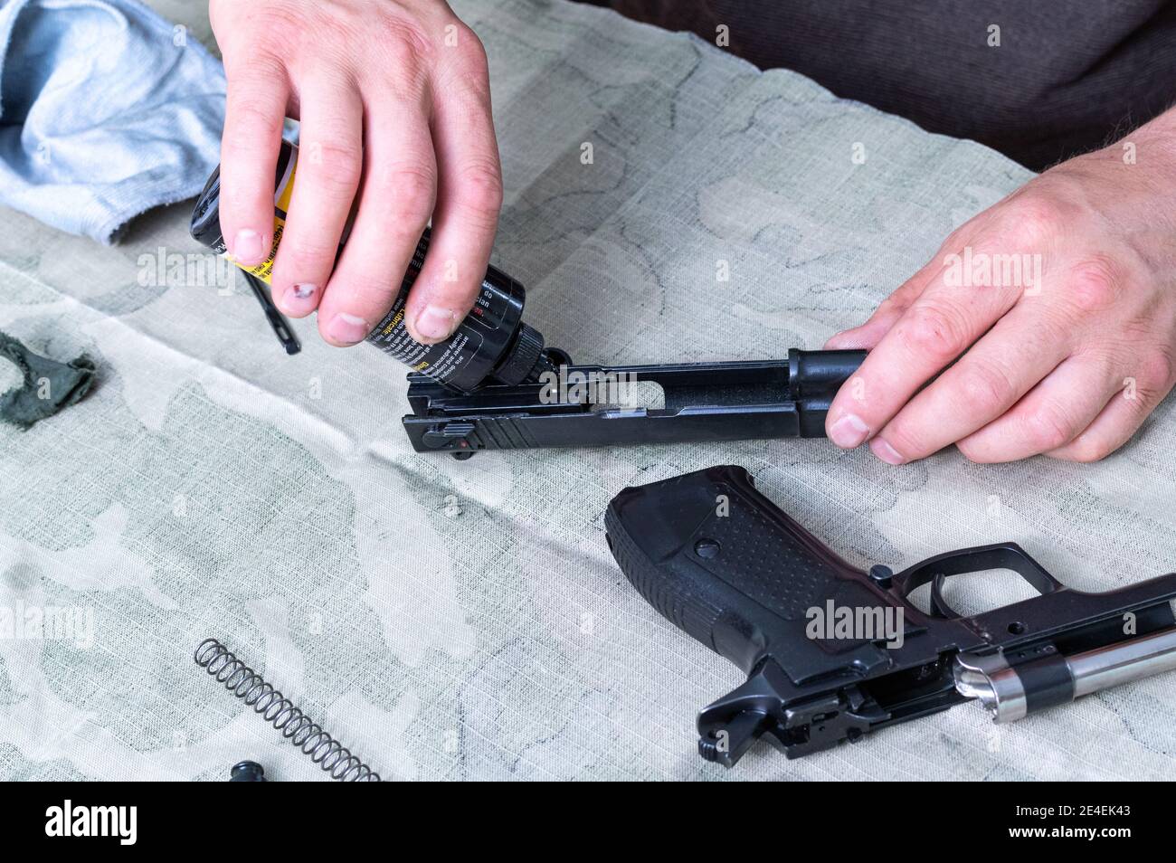 Greasing the pistol box with oil. Lubrication of gun mechanisms. Top ...