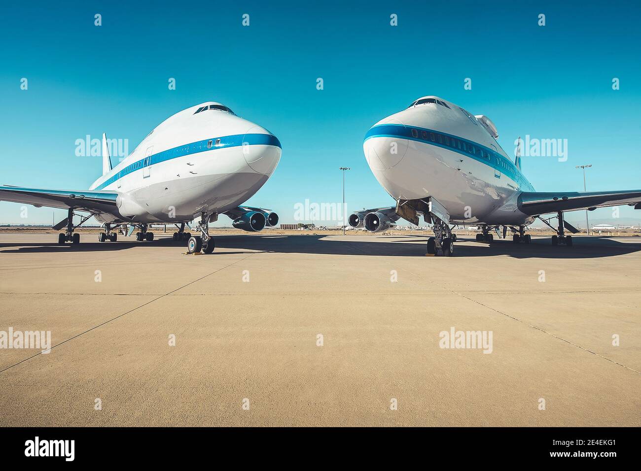 Aeroplane parking airplane parking hi-res stock photography and images ...