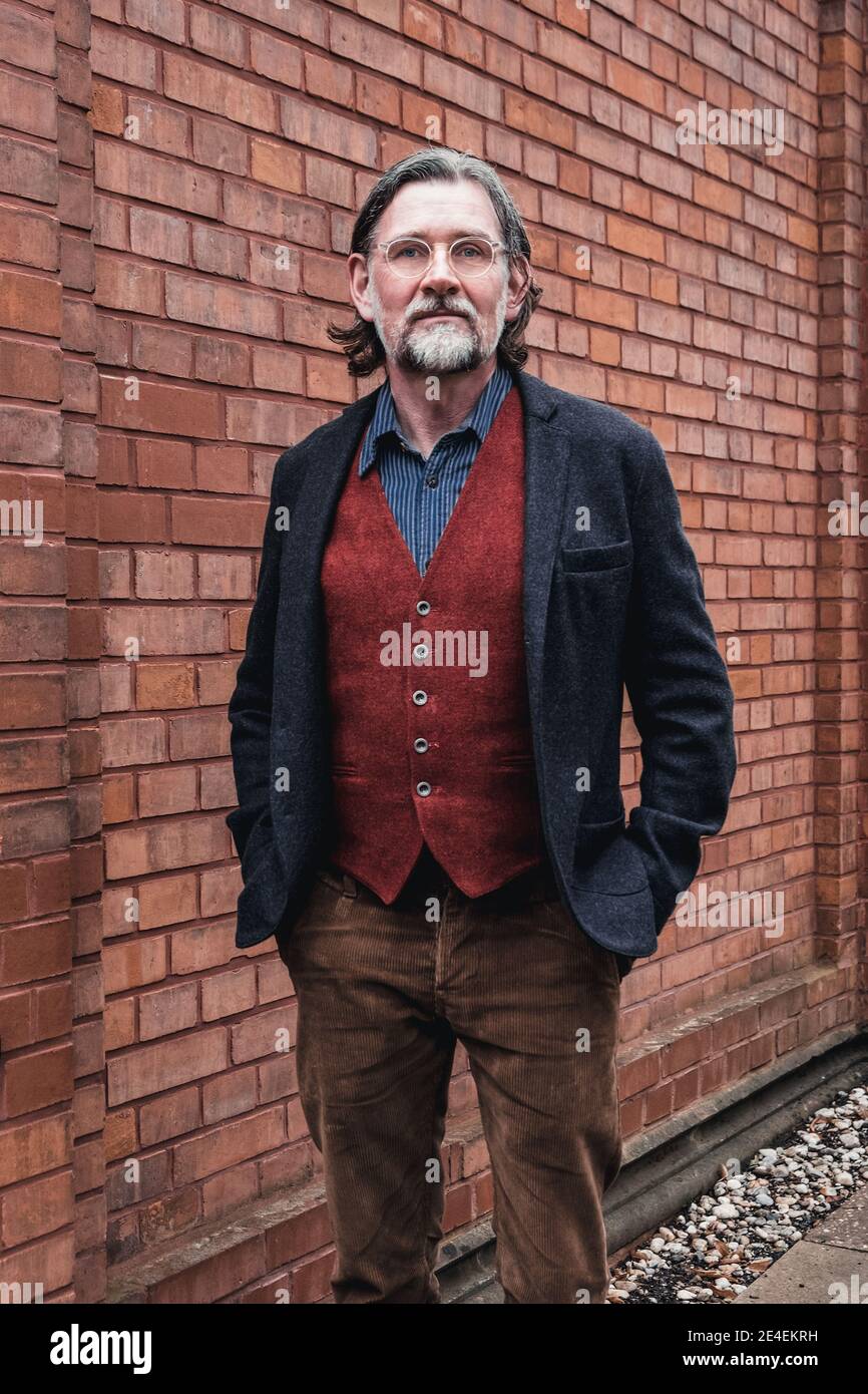 Old man standing social hi-res stock photography and images - Alamy