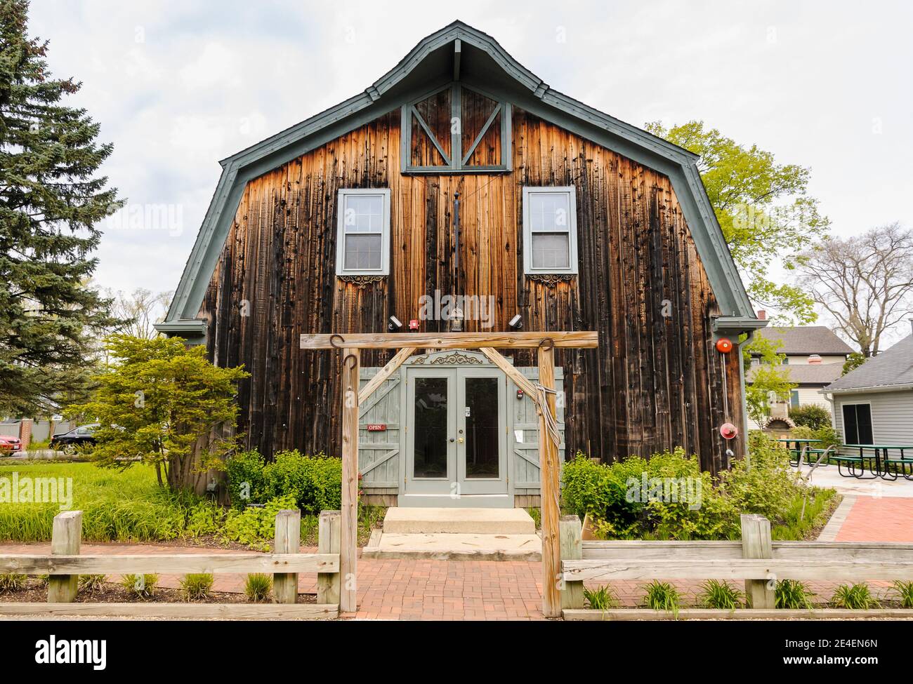 Small Wooden Barn High Resolution Stock Photography and Images - Alamy