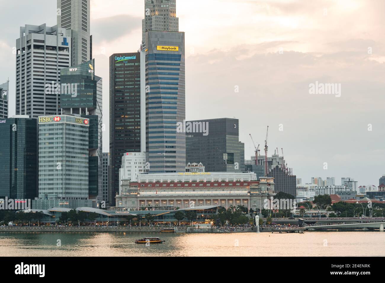Corporate building sunset one light hi-res stock photography and images ...