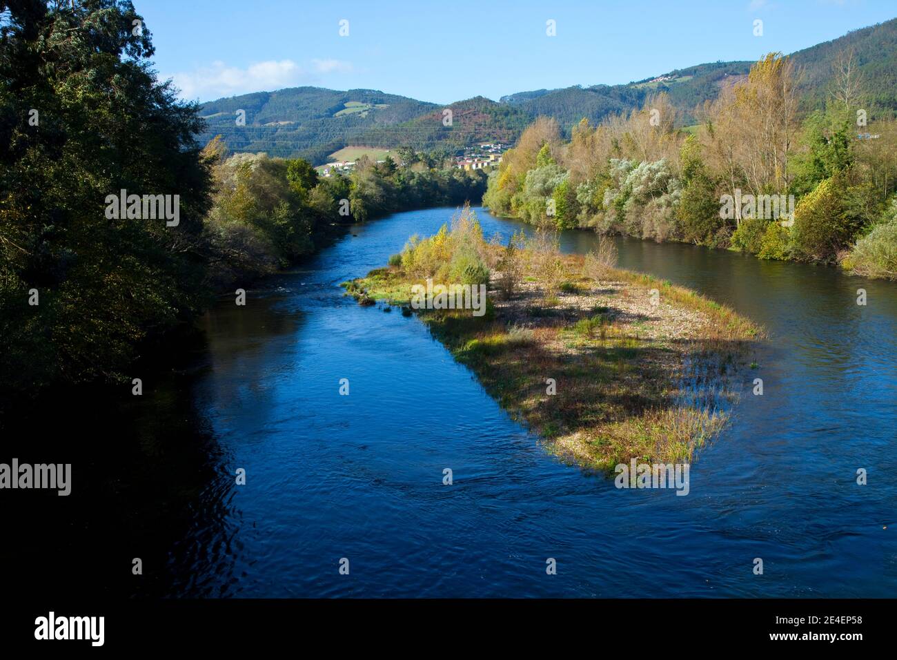 Río Nalón,,tramo bajo alrededor de Pravia, Asturias Stock Photo - Alamy