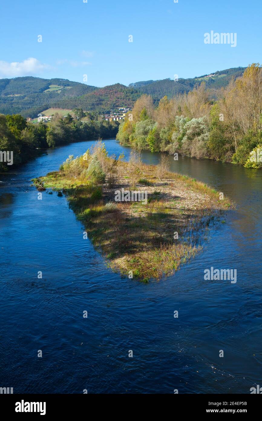 Río Nalón,,tramo bajo alrededor de Pravia, Asturias Stock Photo - Alamy