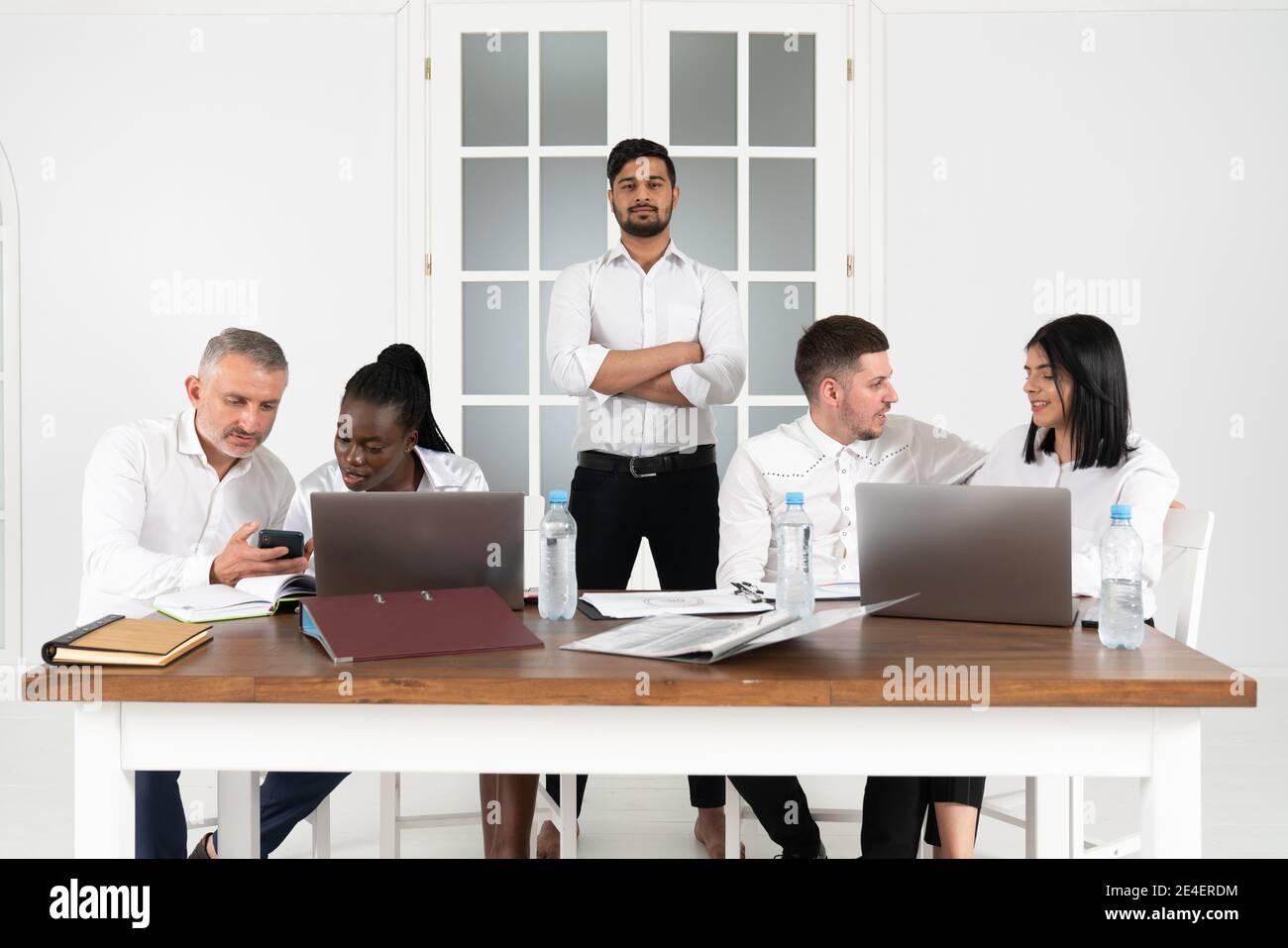 Female indian boss hi-res stock photography and images - Alamy