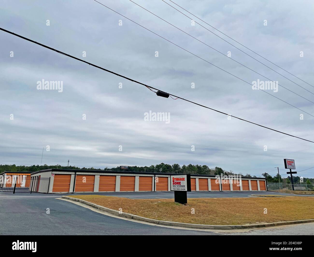Small space storage garage hi-res stock photography and images - Alamy