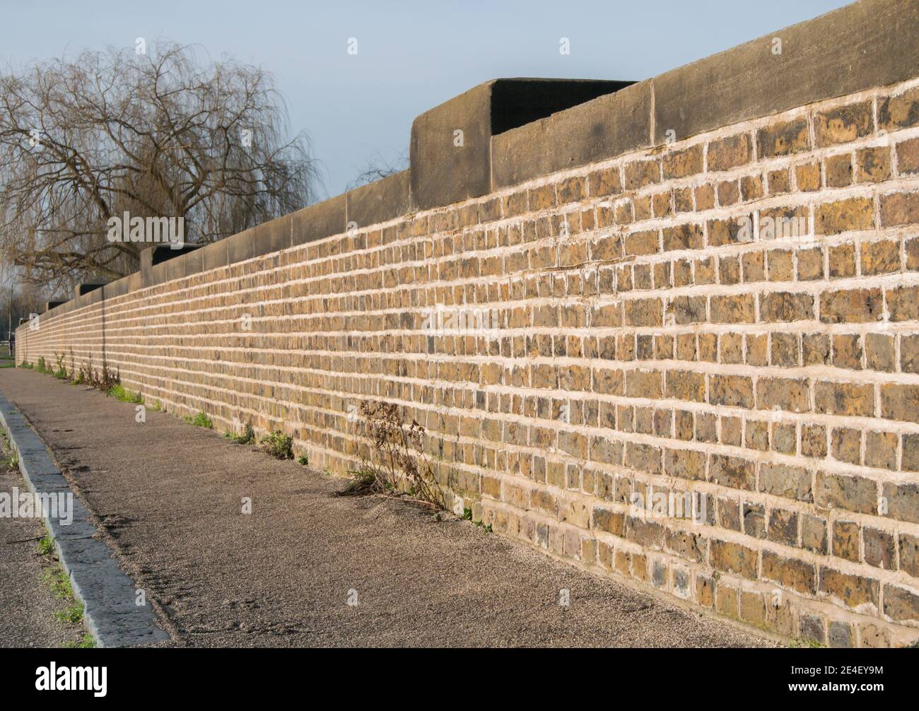 Receding brick wall hi-res stock photography and images - Alamy