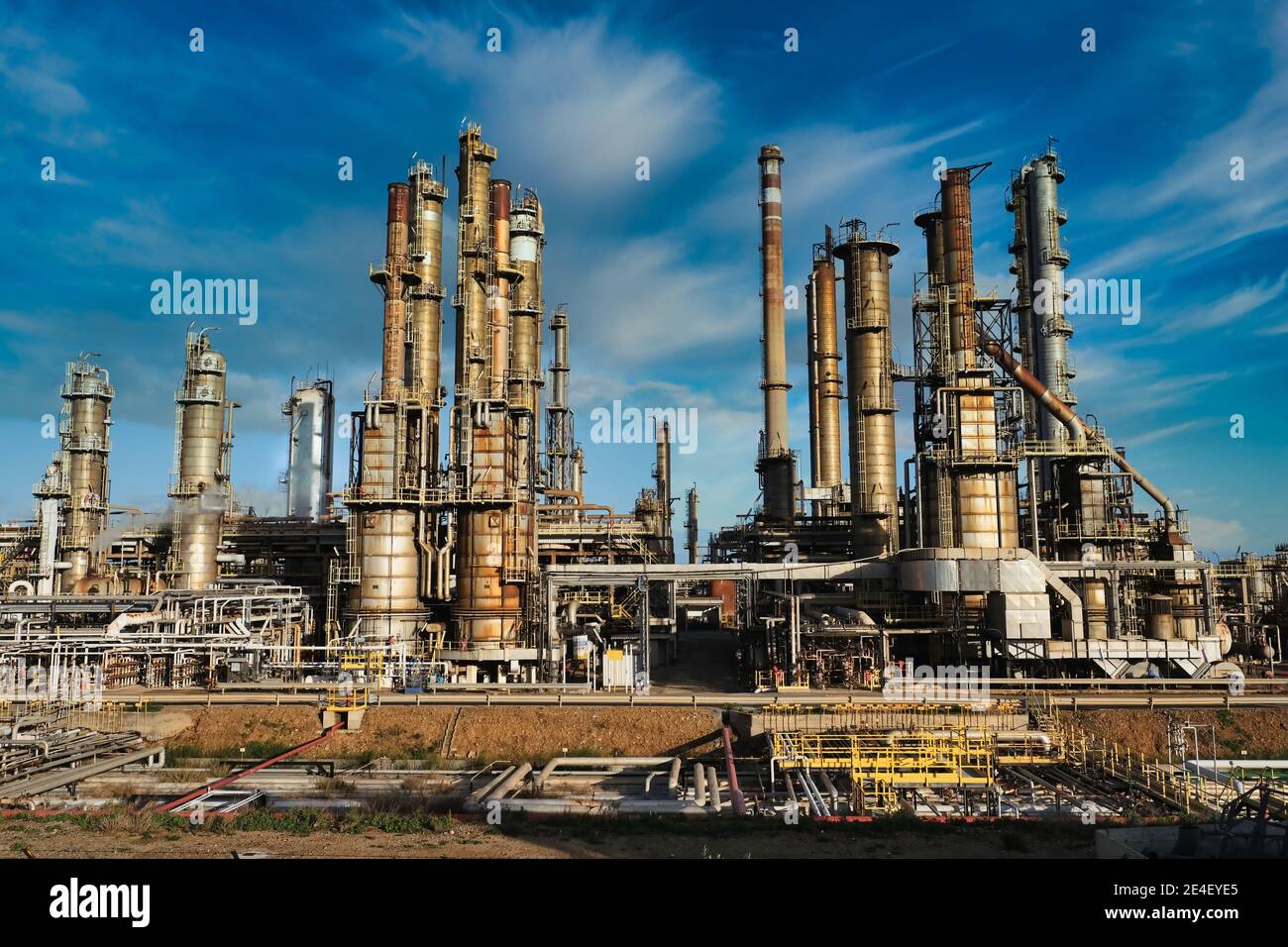 Petroleum chemical refinery plant hi-res stock photography and images ...