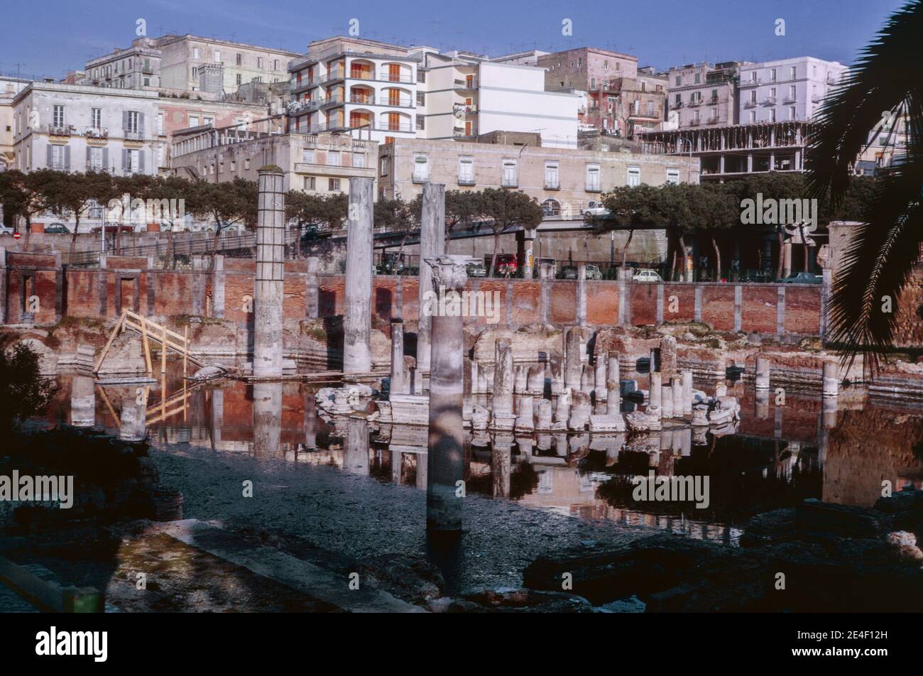 Temple a pozzuoli hi-res stock photography and images - Alamy