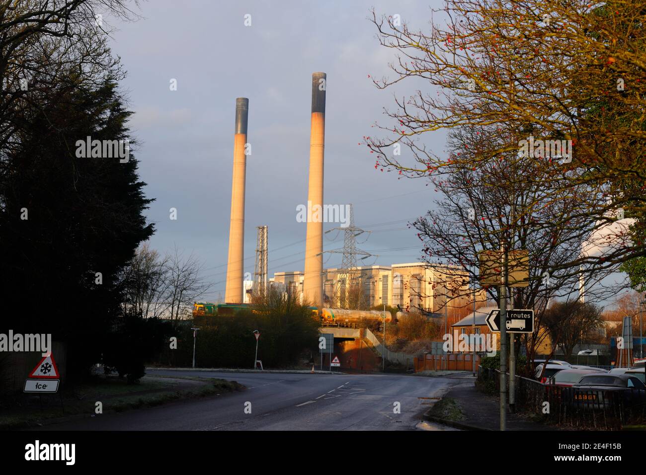 Ferrybridge power station cooling towers demolition hi-res stock ...