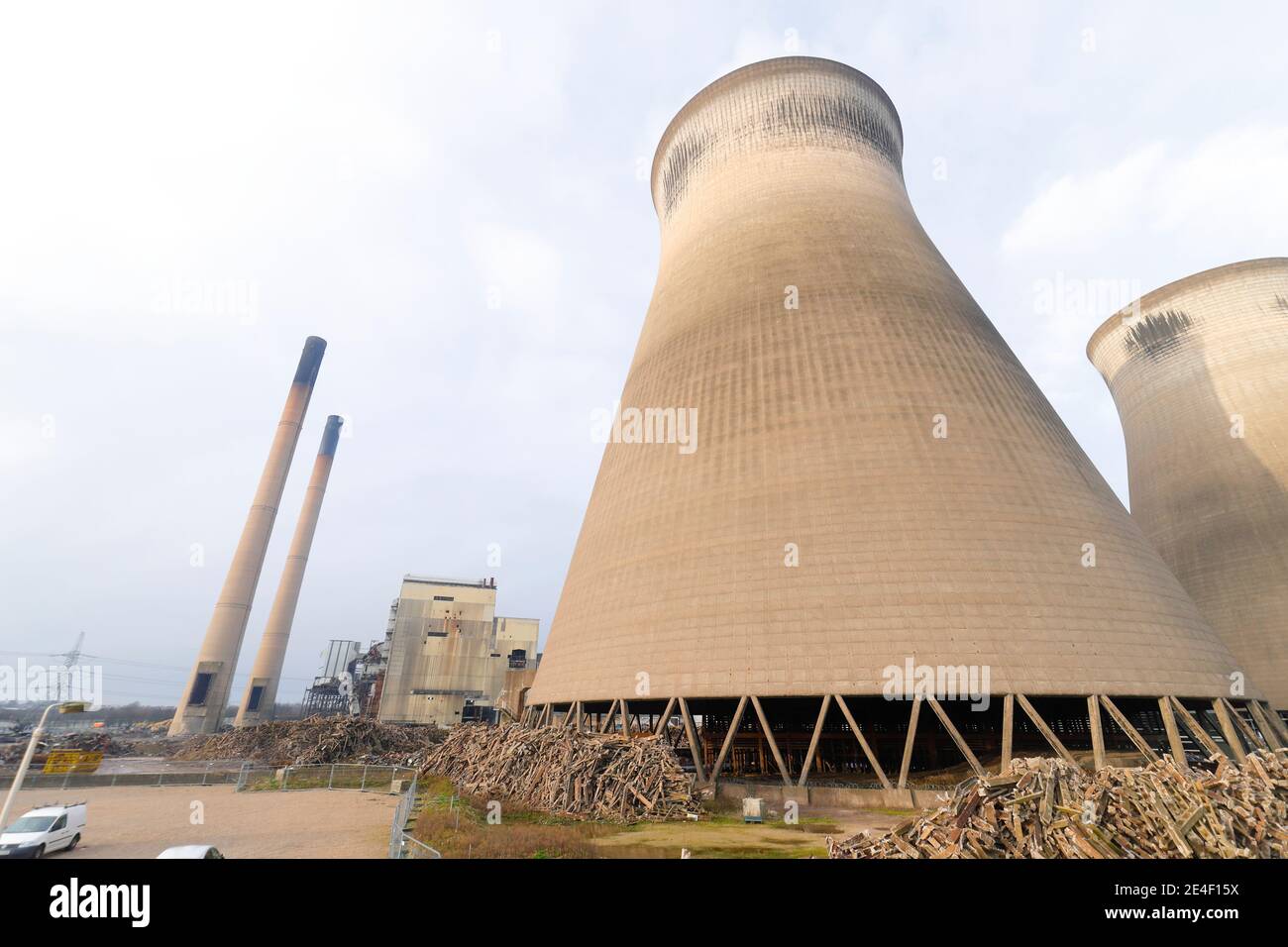 Ferrybridge power station cooling towers demolition hi-res stock ...