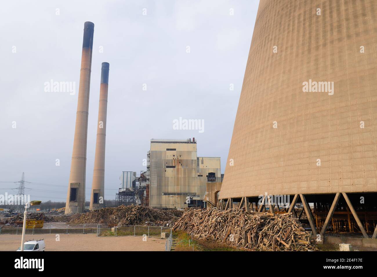 Ferrybridge power station cooling towers demolition hi-res stock ...