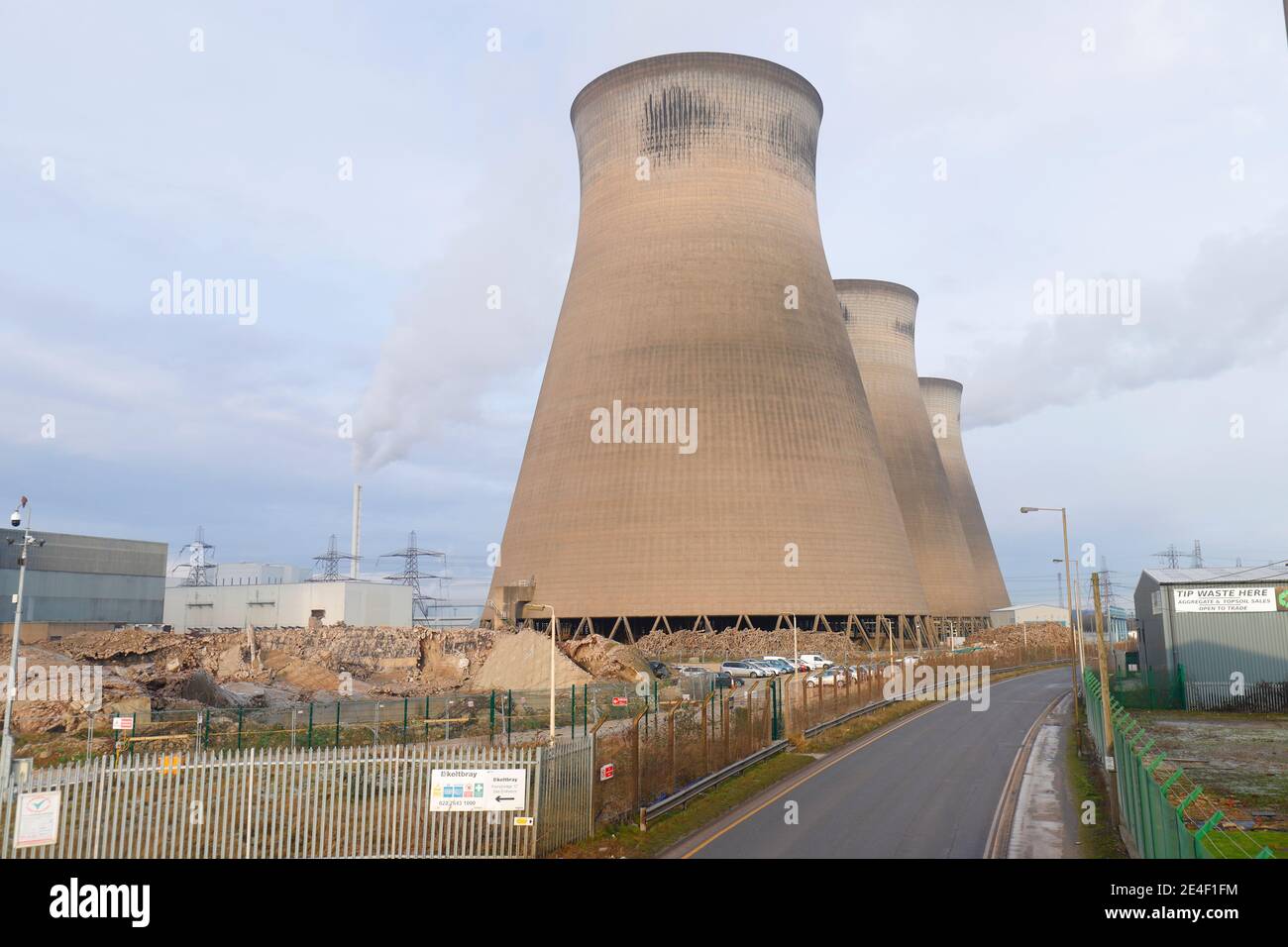 Ferrybridge power station cooling towers demolition hi-res stock ...
