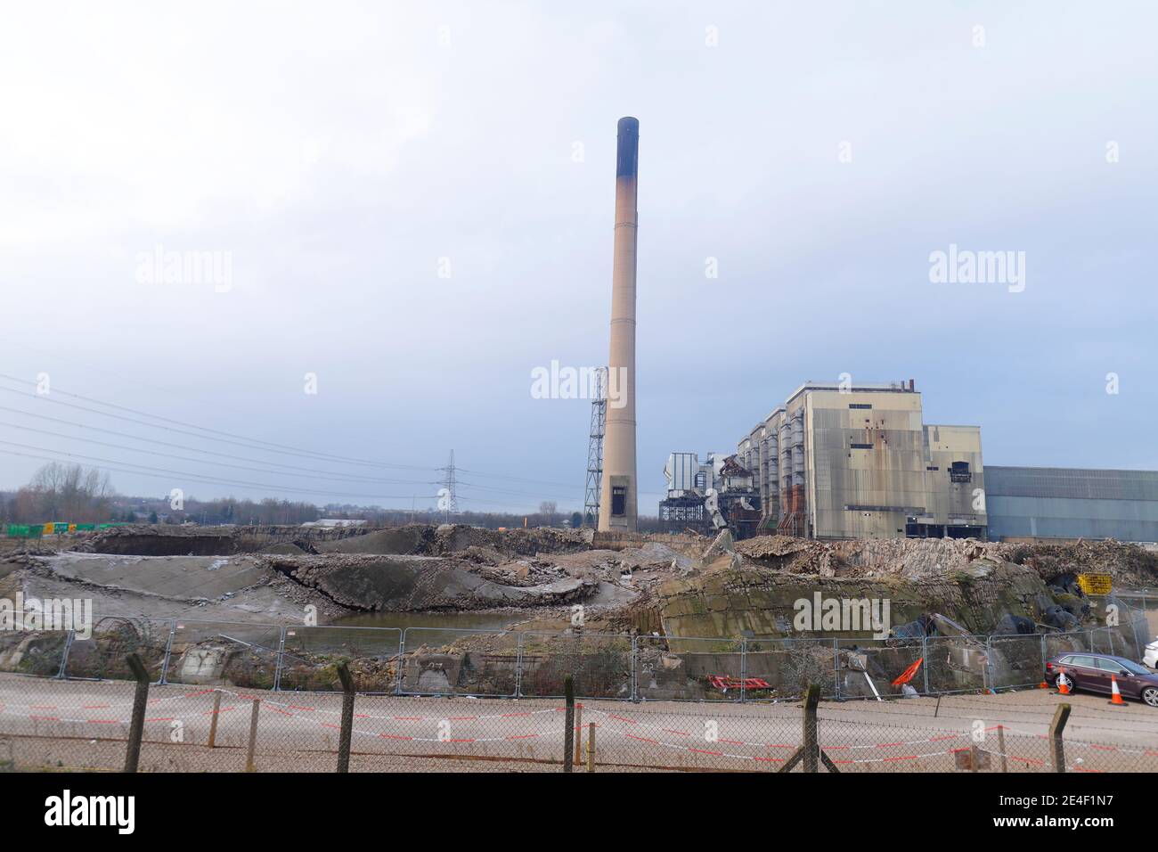 Ferrybridge power station cooling towers demolition hi-res stock ...