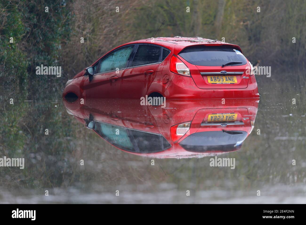 Submerged vehicle hi-res stock photography and images - Alamy