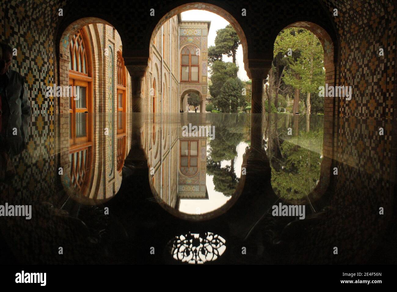 Palace symmetry hi-res stock photography and images - Alamy