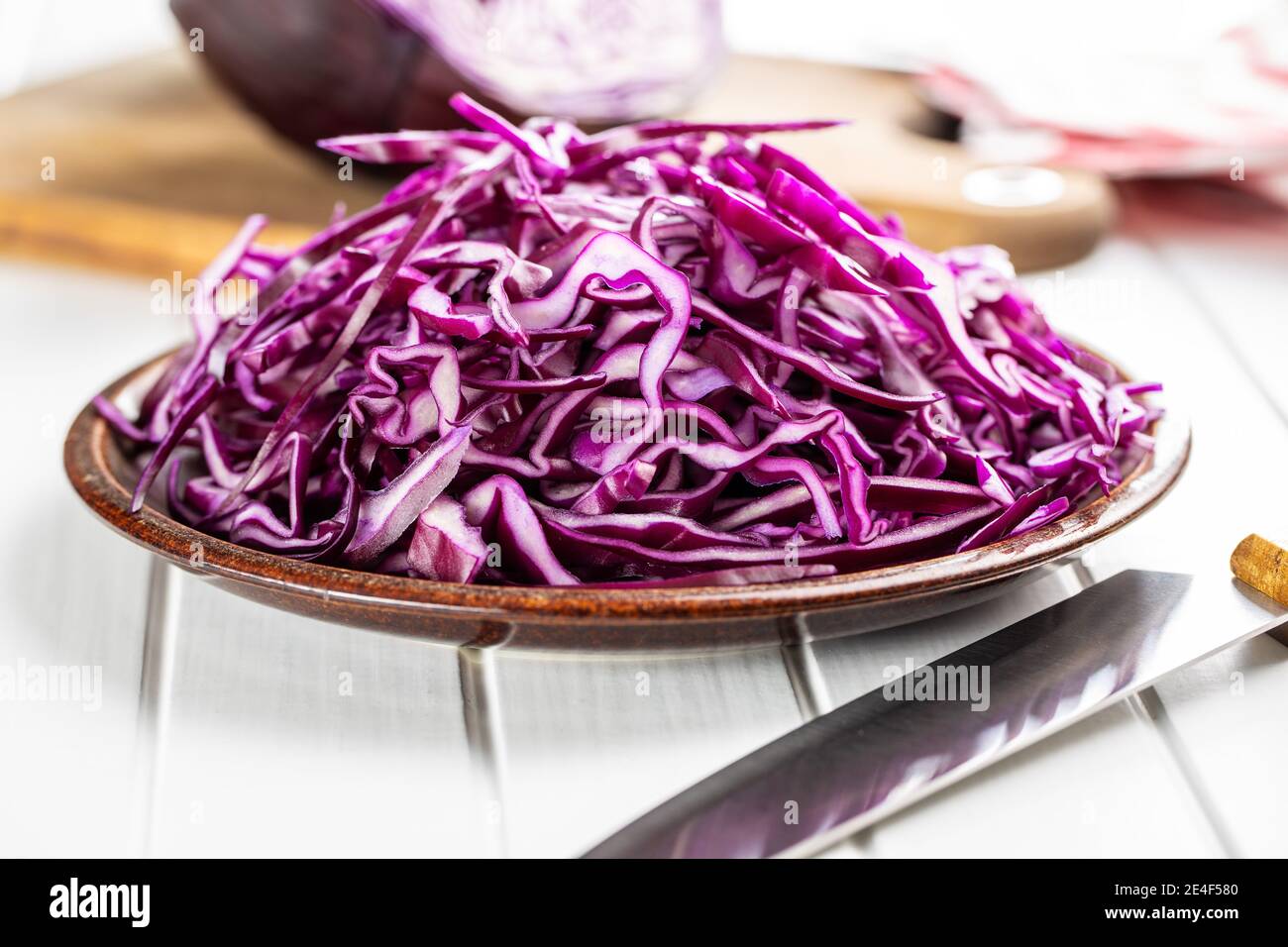Sliced fresh red cabbage on plate Stock Photo - Alamy