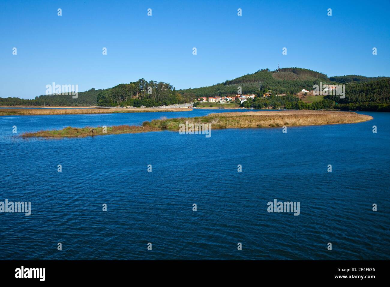 Río Nalón,,tramo bajo desembocadura en Muros, Asturias Stock Photo - Alamy