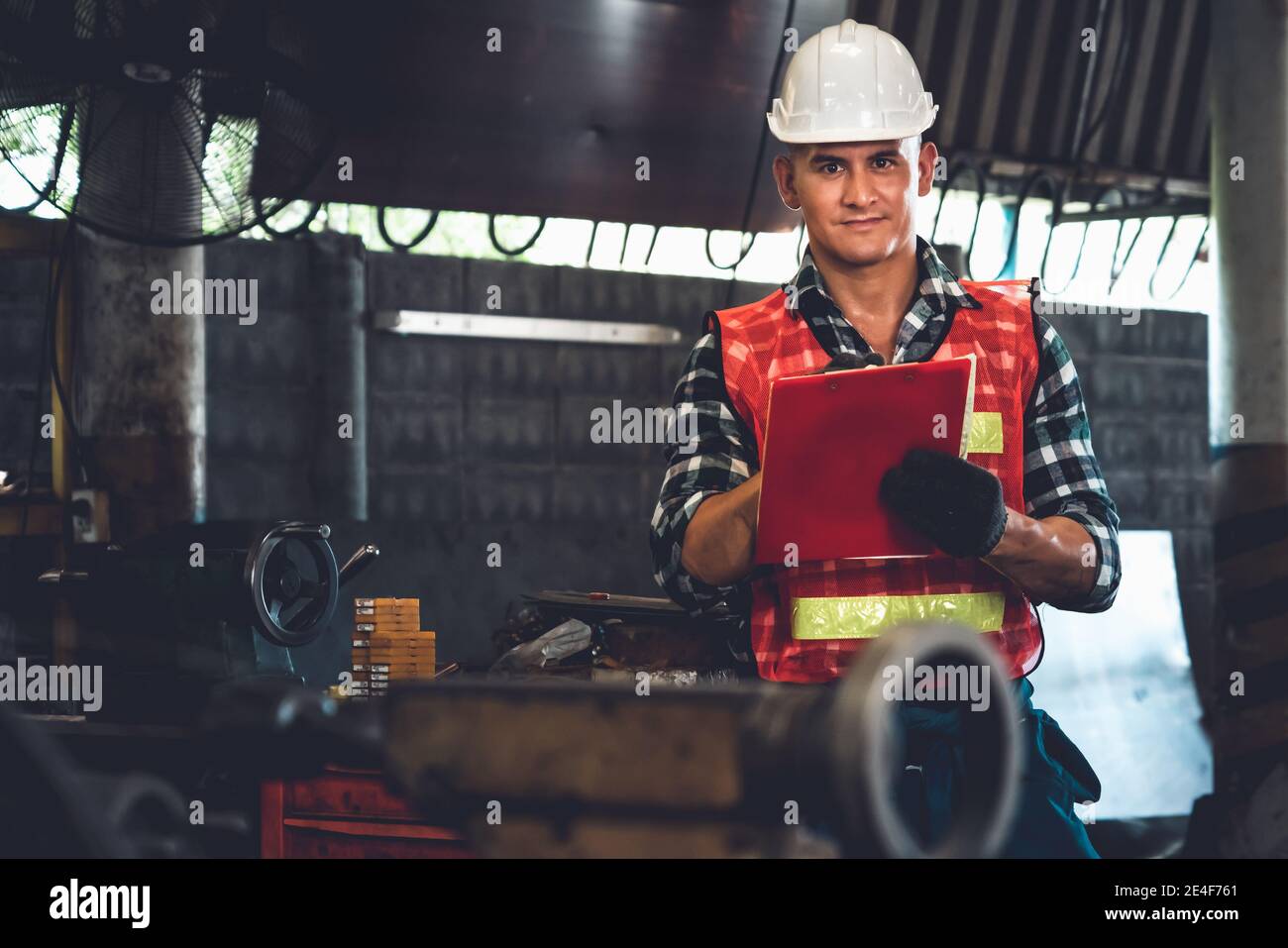 Male factory worker production line hi-res stock photography and images ...