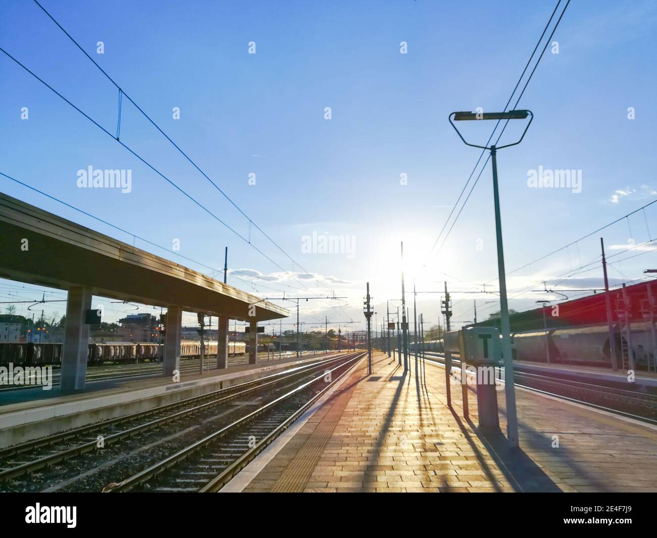 Train tracks perspective view. Transportation mode Stock Photo - Alamy