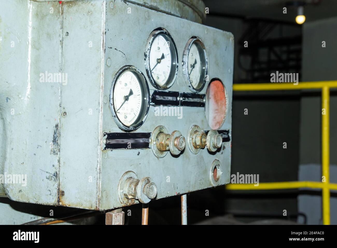 Engine control valves old steam hi-res stock photography and images - Alamy