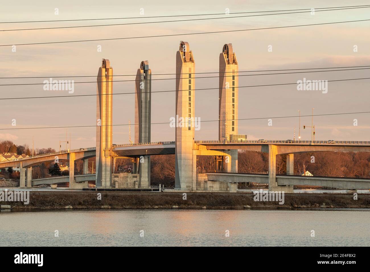 Is a lift bridge spanning the Piscataqua River that connects Portsmouth ...