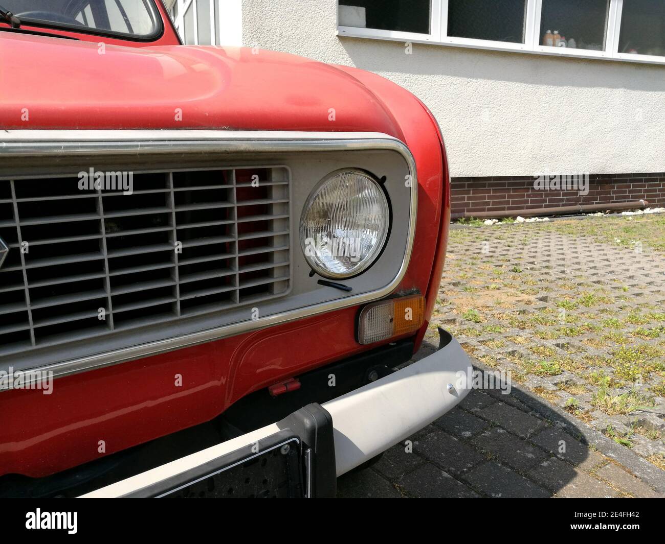 Retro car front hi-res stock photography and images - Alamy