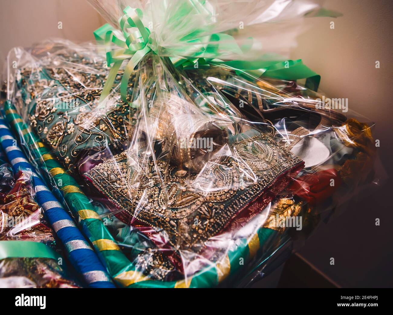 Wedding night gift basket 60 photos - Astyledwedding.com