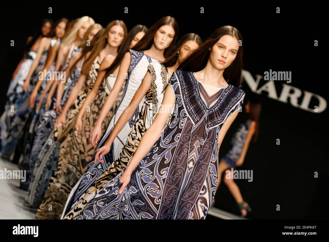 Leonard paris ready wear spring hi-res stock photography and images - Alamy