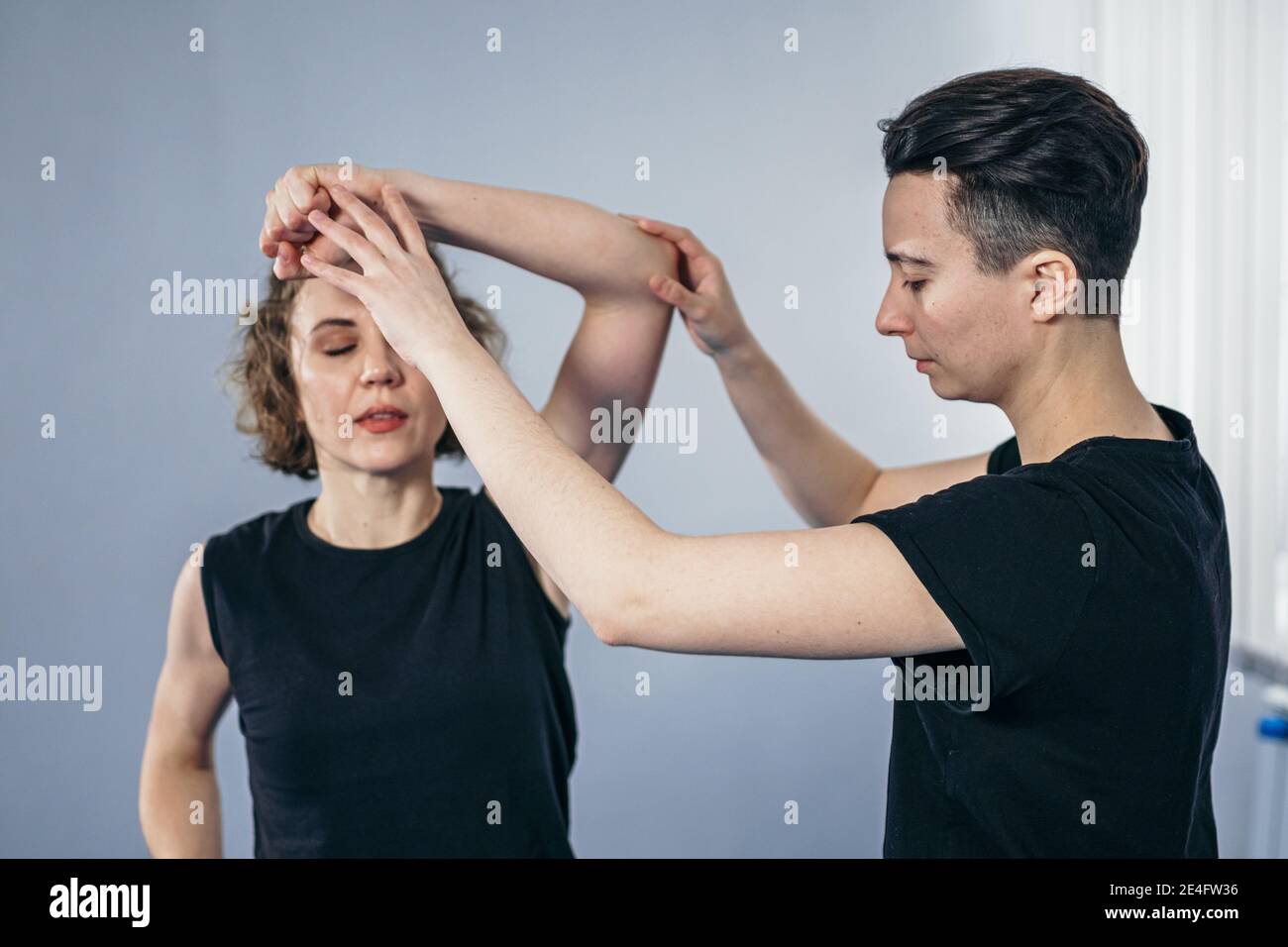 Woman karate lesson hi-res stock photography and images - Alamy