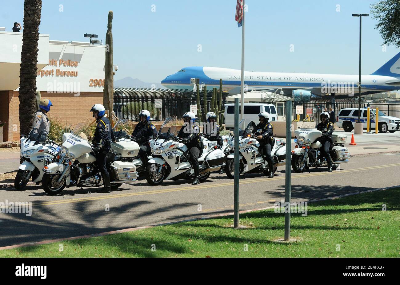 Police carrying airport hi-res stock photography and images - Alamy