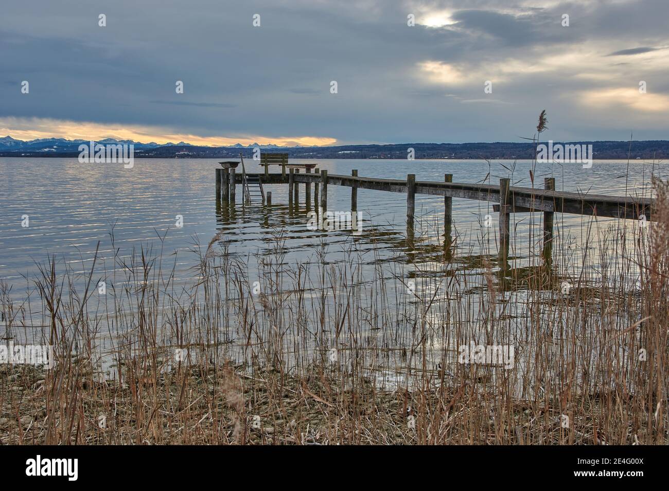 Old wooden dock hi-res stock photography and images - Alamy