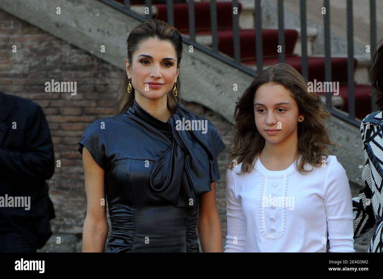 Queen Rania Daughter Queen Rania Of Jordan Pays Tribute To Her