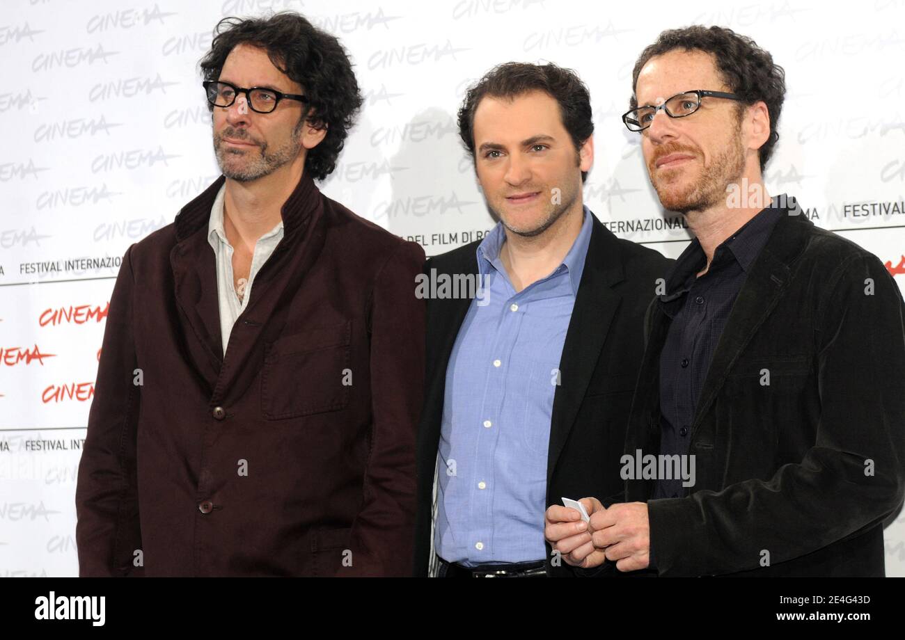 Michael stuhlbarg serious man 2009 hi-res stock photography and images ...