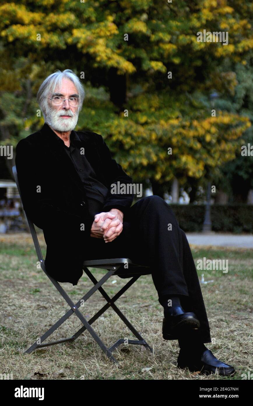 White ribbon photocall hi-res stock photography and images - Alamy