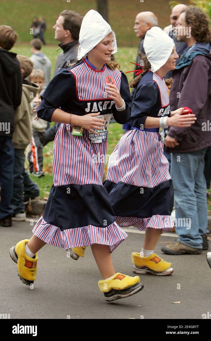 Runners wearing Halloween costume during The 40th ING New York City ...