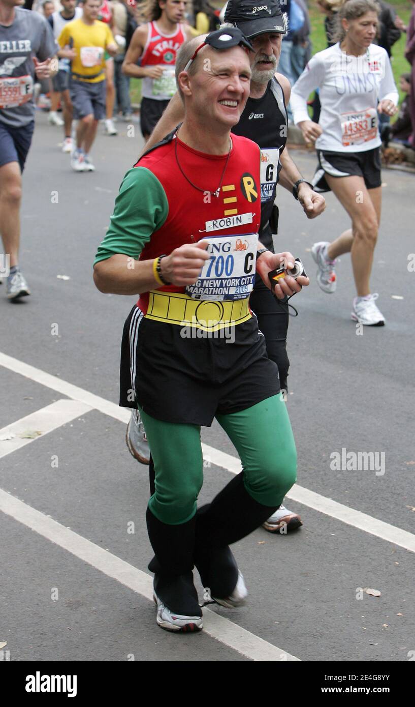 Runners wearing Halloween costume during The 40th ING New York City ...