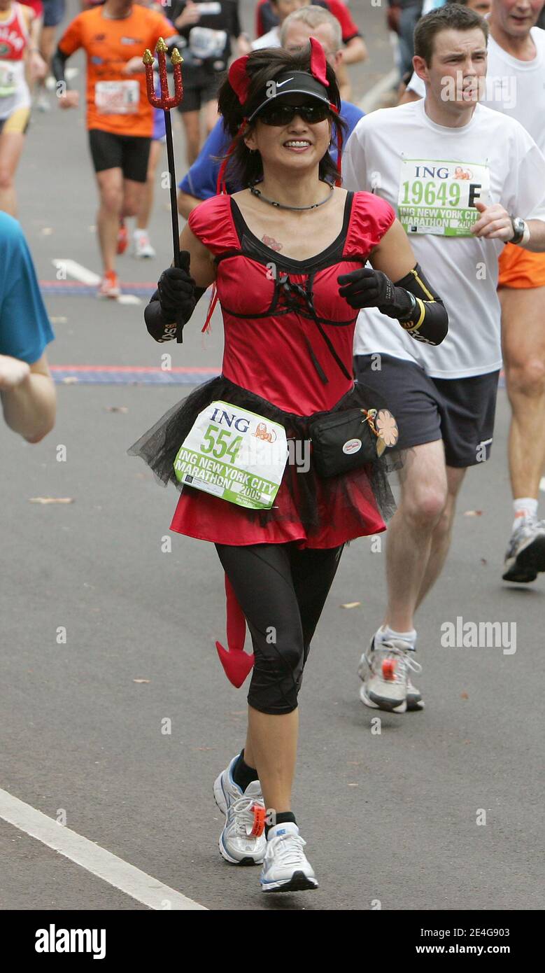 Runners wearing Halloween costume during The 40th ING New York City ...
