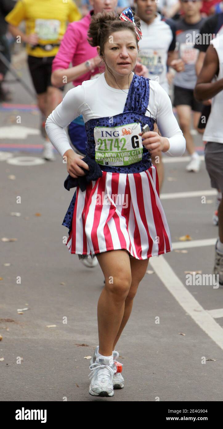 Runners wearing Halloween costume during The 40th ING New York City ...